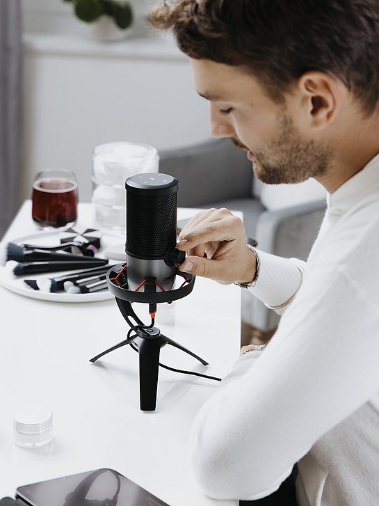 CHERRY UM 6.0 ADVANCED | Noble Streaming Microphone - Cherry