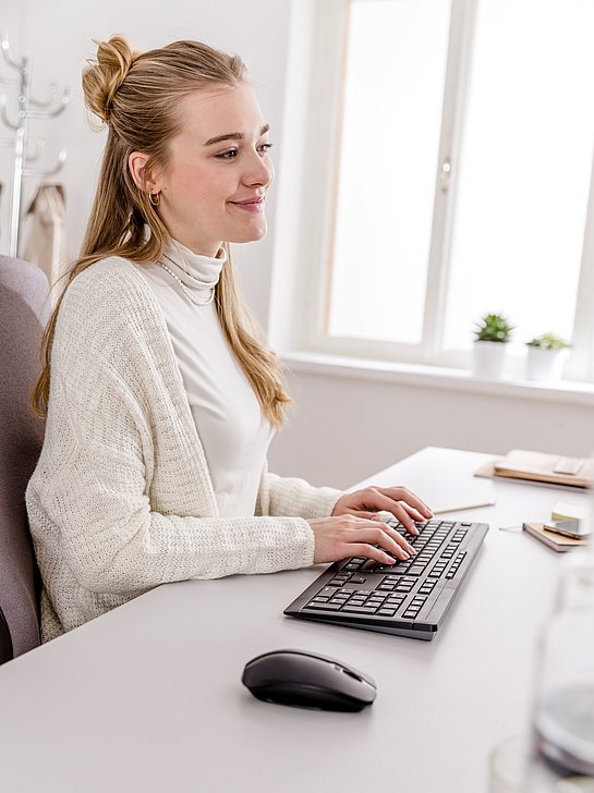 CHERRY STREAM DESKTOP | Wireless mouse & keyboard set with silent click ...