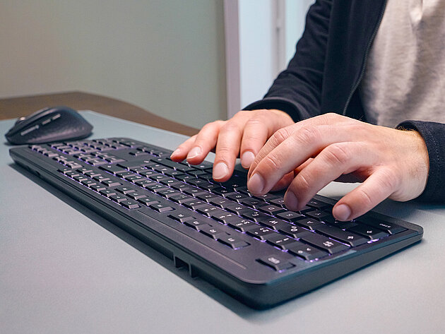 STREAM KEYBOARD ULTIMATE | Multi-Device Keyboard - Cherry