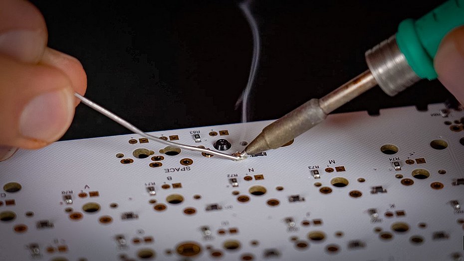 [HOW TO] DIY KEYBOARD – PART 6: PUTTING THE KEYBOARD TOGETHER - Cherry