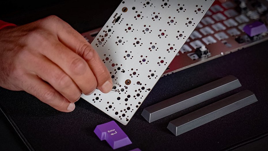 [HOW TO] DIY KEYBOARD – PART 6: PUTTING THE KEYBOARD TOGETHER - Cherry