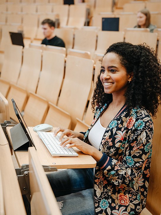 CHERRY KW 7100 MINI | Compact Bluetooth® Keyboard - Cherry