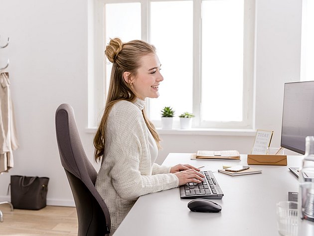 CHERRY STREAM DESKTOP | Wireless mouse & keyboard set with silent click ...