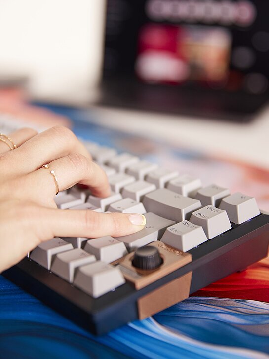 CHERRY KW 300 MX | Wireless Compact Hot-Swap Keyboard - Cherry